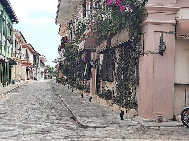 Vigan’s Calle Crisologo’s new colorful street lights: Sight to behold ... Vigan’s Calle Crisologo’s new colorful street lights: Sight to behold ...